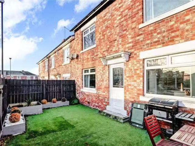 2 bedroom Mid Terrace House to rent, Moore Crescent South, Hou.