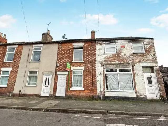 2 bedroom Mid Terrace House to rent, Princess Street, Burton o.