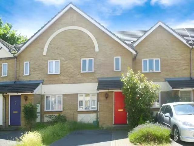 2 bedroom Mid Terrace House to rent, Pump Lane, London, SE14.