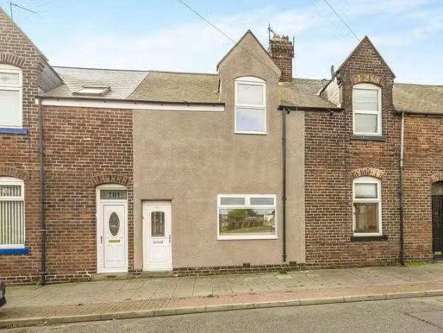 2 bedroom Mid Terrace House to rent, Southwick Road, Sunderlan.