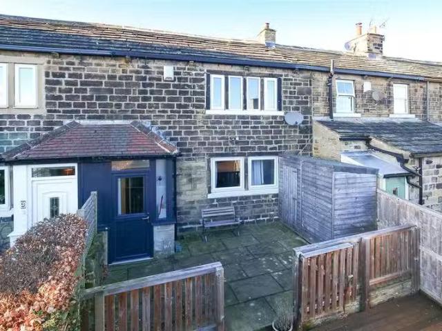 2 bedroom Mid Terrace Property to rent, High Fold, Baildon, BD.