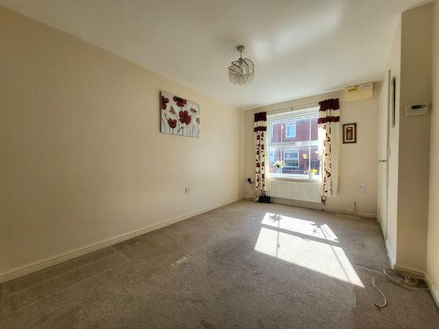2 bedroom mid terrace to let