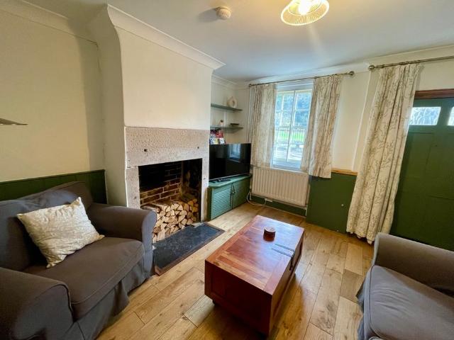 2 bedroom mid terrace to let