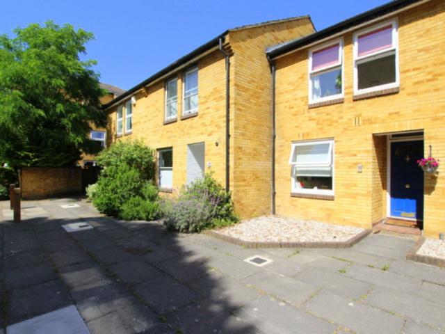 2 Bedroom Mid Terraced House, Holm Oak Close, Putney