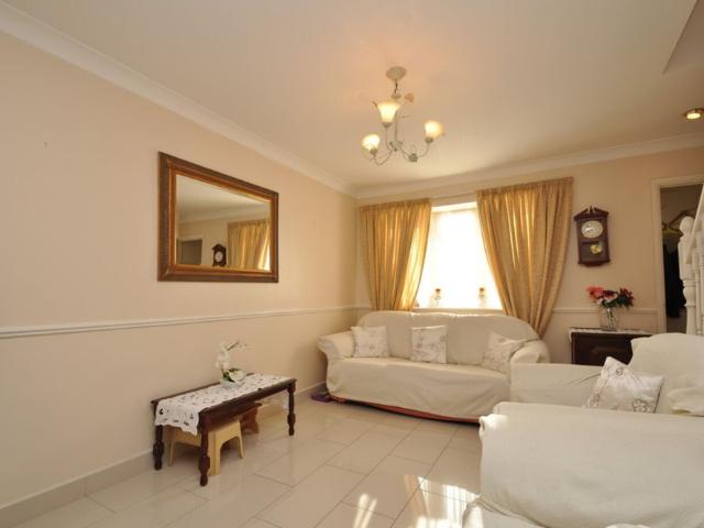 2 bedroom Mid Terraced House Ladywood Road, Hertford