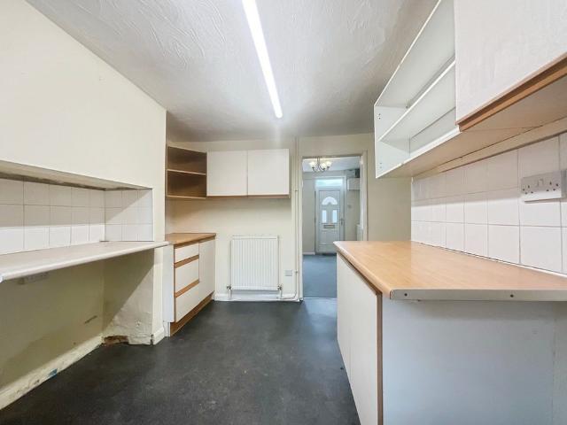 2 bedroom Mid Terraced House to let