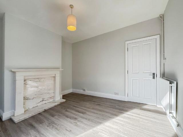 2 bedroom Mid Terraced House to let