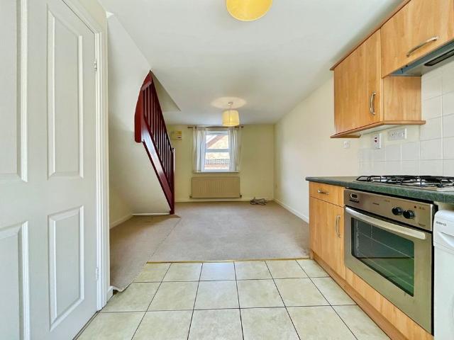 2 bedroom Mid Terraced House to let