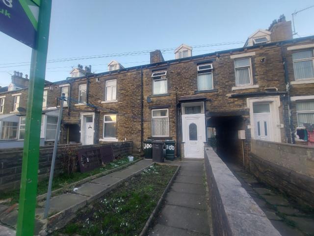 2 bedroom mid terraced house To Let in Bradford