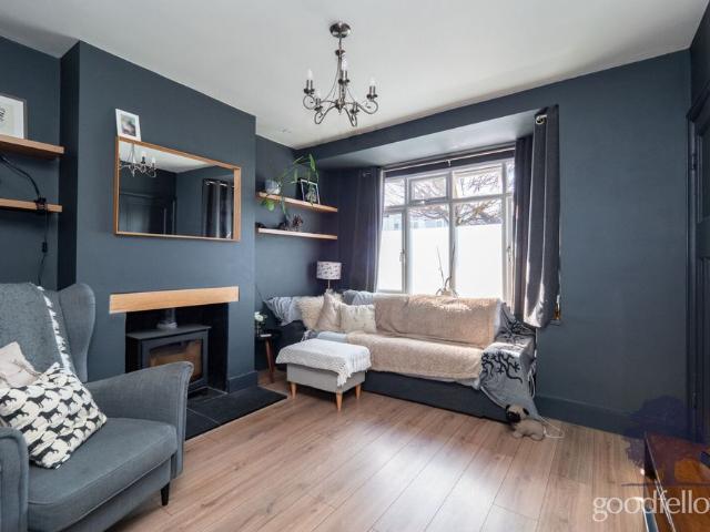 2 bedroom mid terraced house to rent