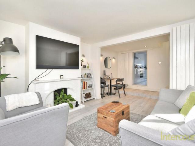 2 Bedroom Mid Terraced House To Rent
