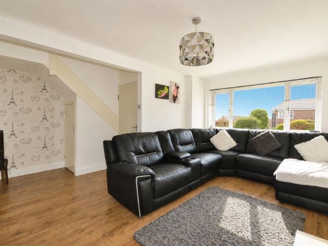 2 Bedroom Mid Terraced House To Rent