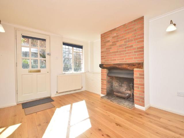 2 Bedroom Mid Terraced House To Rent