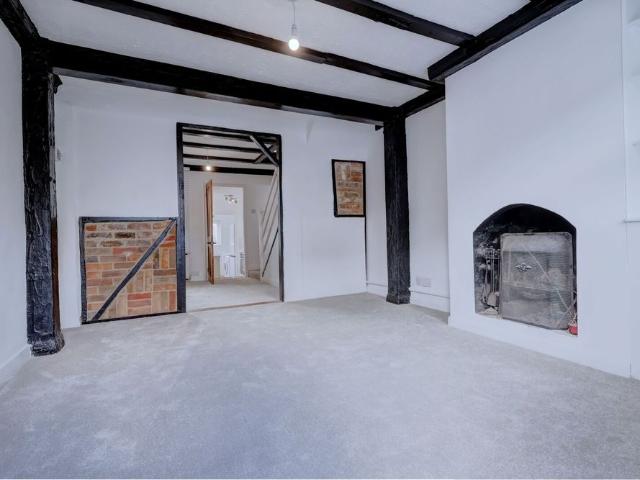 2 Bedroom Mid Terraced House To Rent