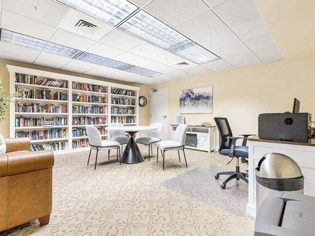 2 bedroom, Middleton MA 01949 102154095