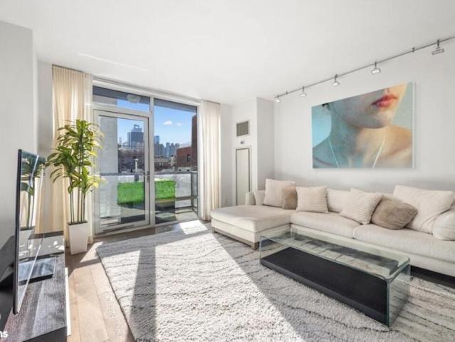 2 bedroom, Midtown West NY LS102244788