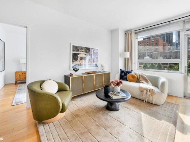 2 bedroom, Midtown West NY LS102245007