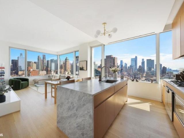 2 bedroom, Midtown West NY LS98818004
