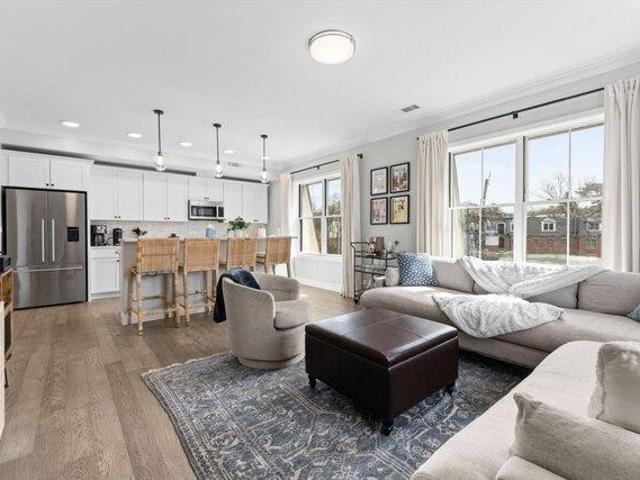 2 bedroom, Milton MA 02186 102780331