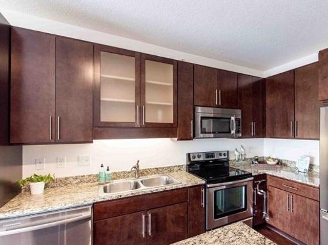 2 bedroom, Minneapolis MN 55408 77318154