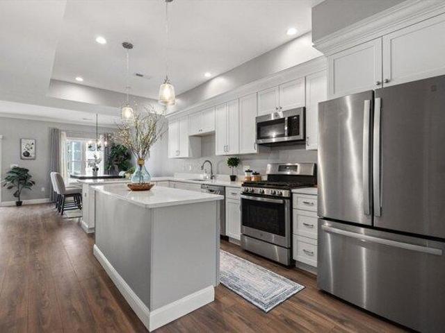 2 bedroom, Norwood MA 02062 102411670