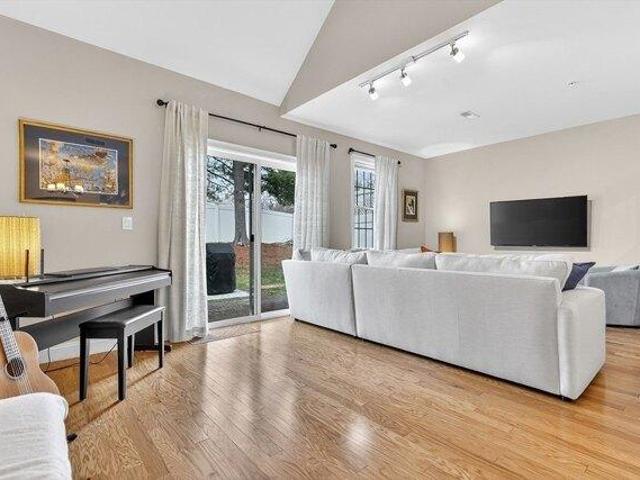2 bedroom, Norwood MA 02062 LS103128469