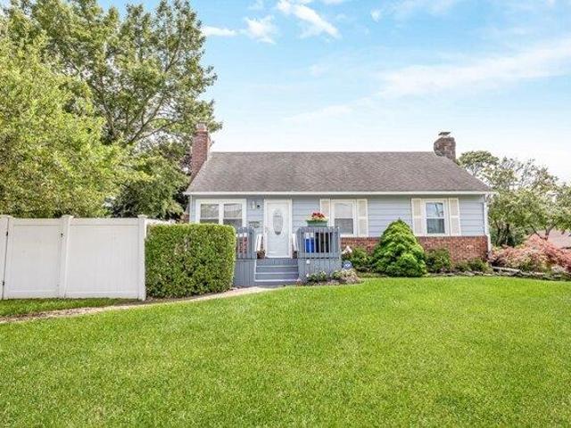 2 bedroom, North Babylon NY 11703 92635679