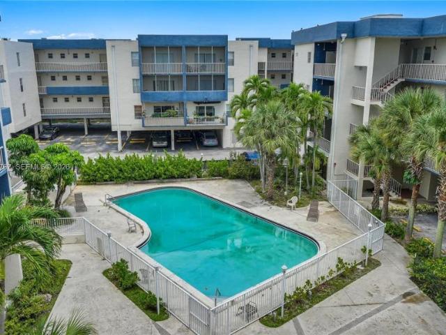 2 bedroom, North Miami Beach FL 102587864