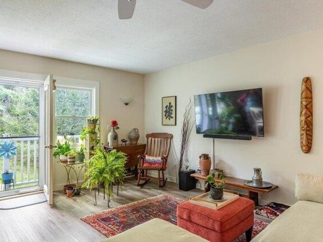 2 bedroom, Northampton MA 01053 105080442