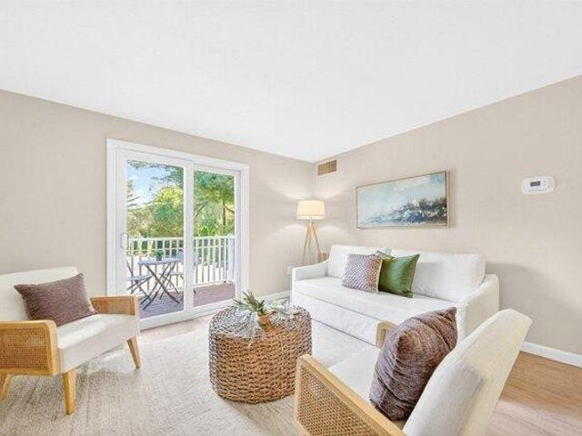 2 bedroom, Natick MA 01760 103808381