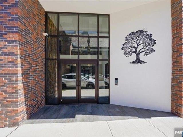 2 bedroom, Newark NJ 07102 105157862