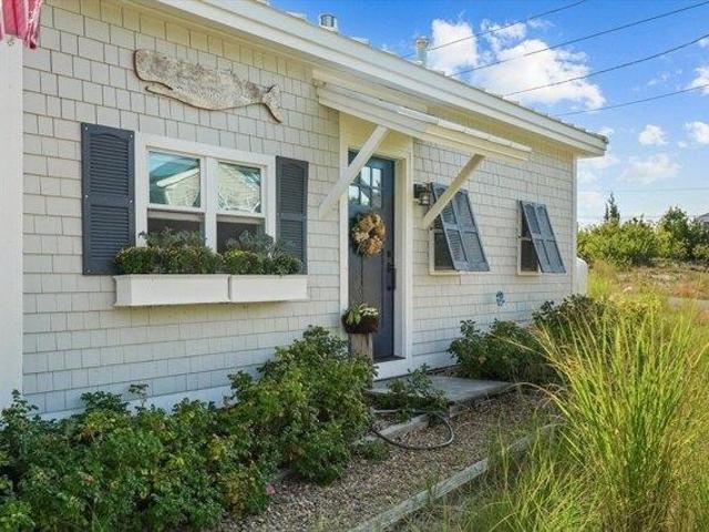 2 bedroom, Newburyport MA 01950 LS102859674