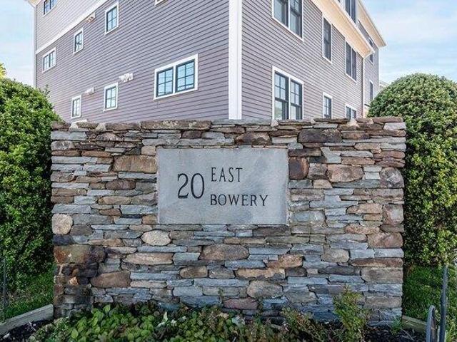 2 bedroom, Newport RI 02840 104566898