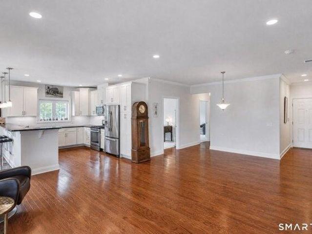 2 bedroom, Newtown CT 06470 105175509