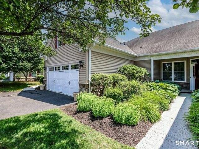 2 bedroom, Newtown CT 06482 104832842