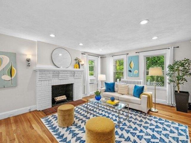 2 bedroom, Newton MA 02460 104232391