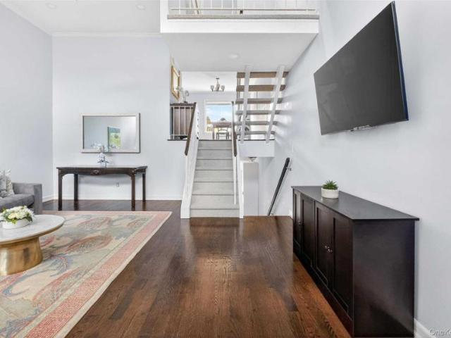 2 bedroom, NY NY 102204405