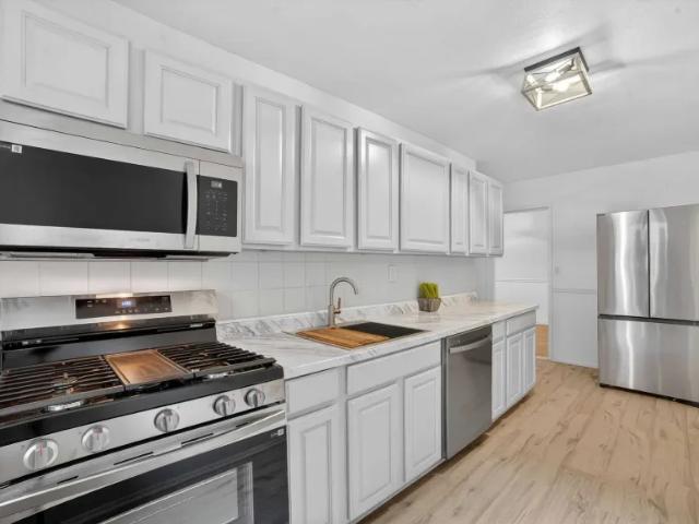 2 bedroom, NY NY 102245721
