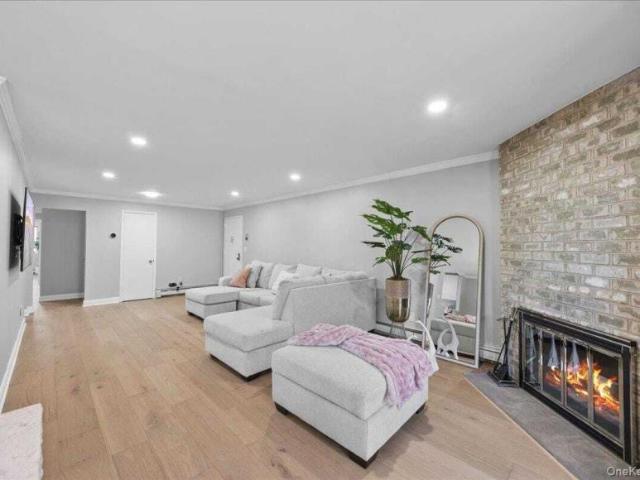 2 bedroom, NY NY 102394997