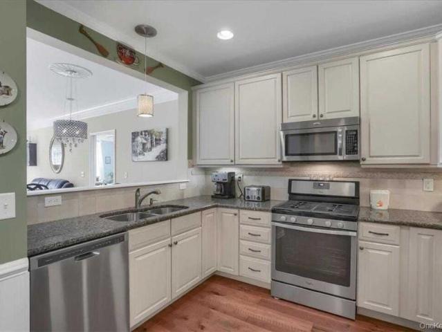 2 bedroom, NY NY 102587668