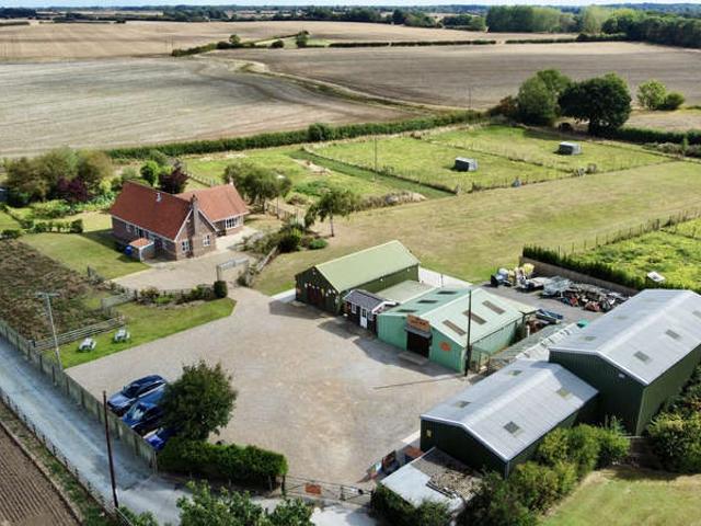 2 Bedroom Smallholding Commercial