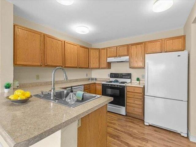 2 bedroom, South Burlington VT 05403 101998728