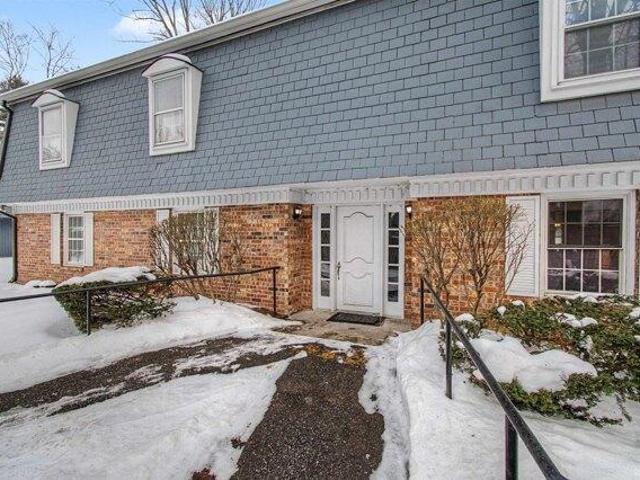 2 bedroom, South Burlington VT 05403 102446690