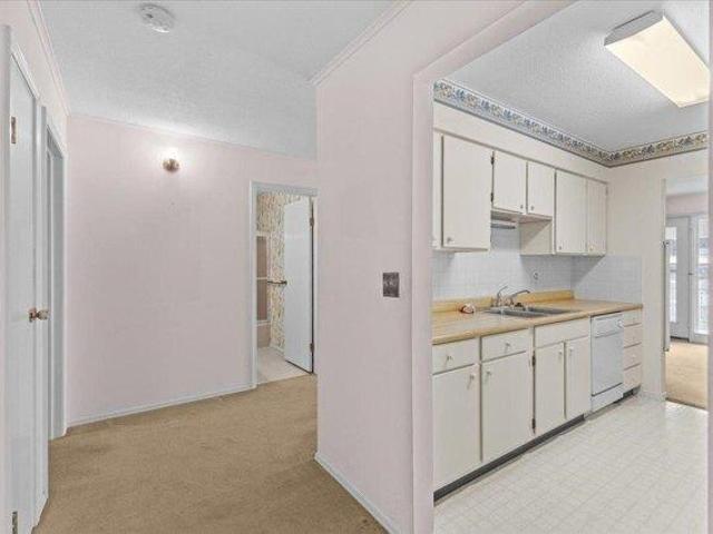 2 bedroom, South Burlington VT 05403 104757511