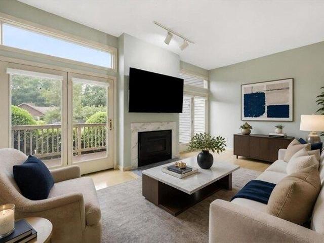 2 bedroom, South Hadley MA 01075 104571800