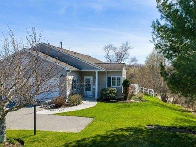 2 bedroom, Somerset MA 02726 102409784