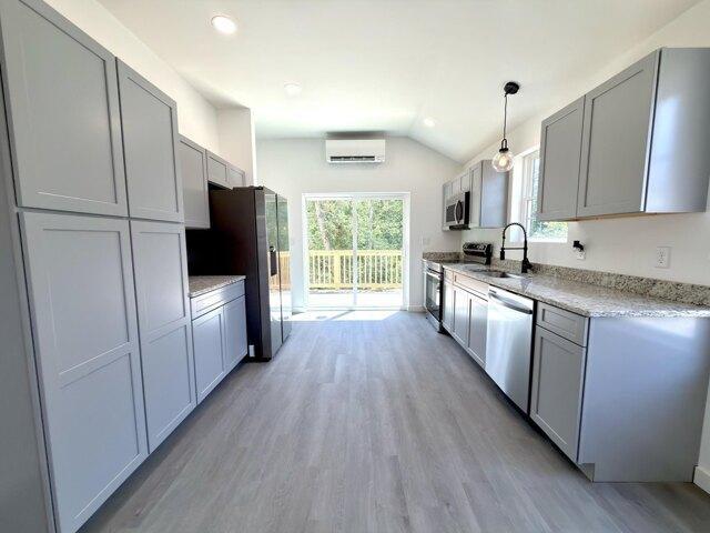 2 bedroom, Sanford ME 04083 105402885