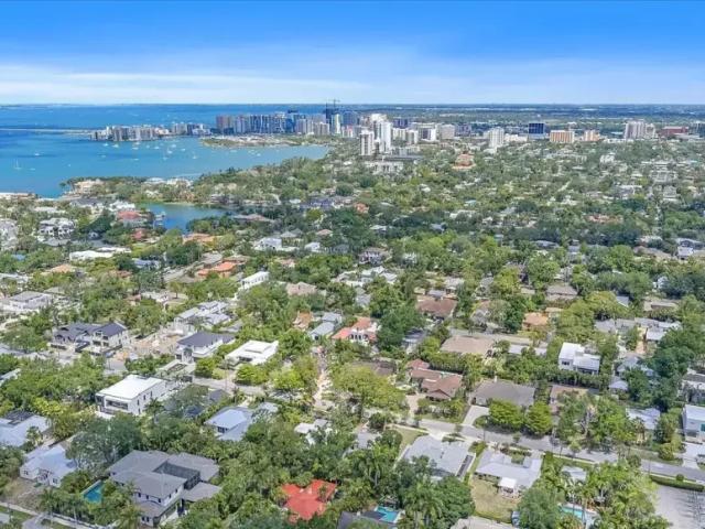 2 bedroom, Sarasota FL 34239 102520403