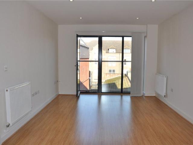2 bedroom second floor apartment in the heart of the town centre just off the High Street with allocated parking