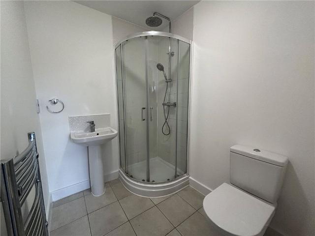 2 bedroom semi detached 3 storey property overlooking the river
